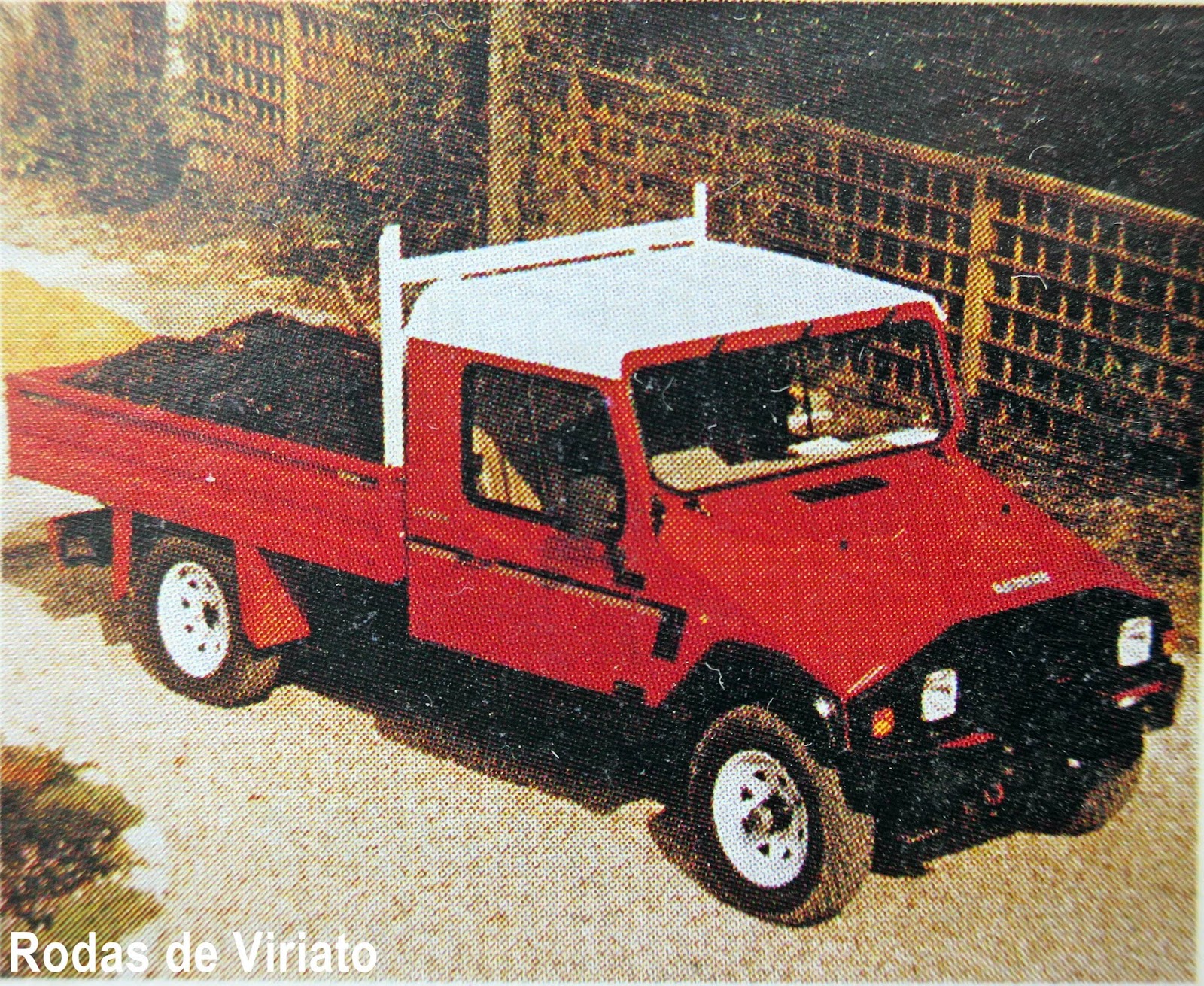 Jipe UMM Alter CS com caixa metálica em foto publicitária