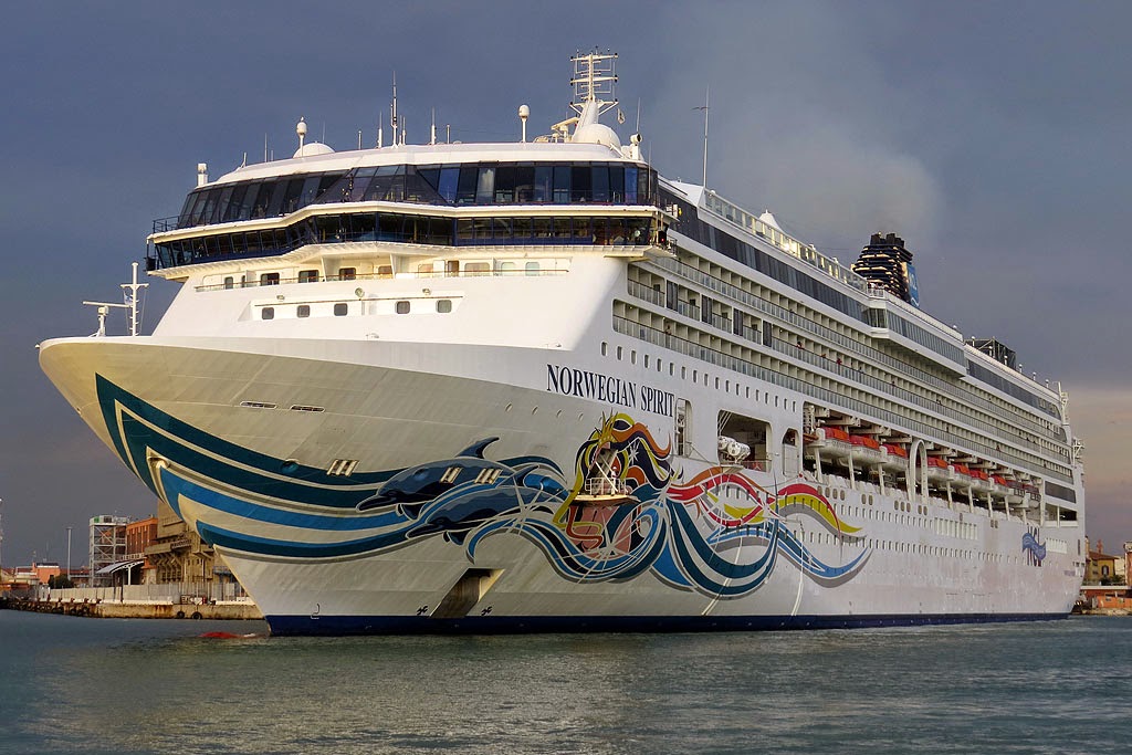 Livorno Daily Photo: Norwegian Spirit, in Colors