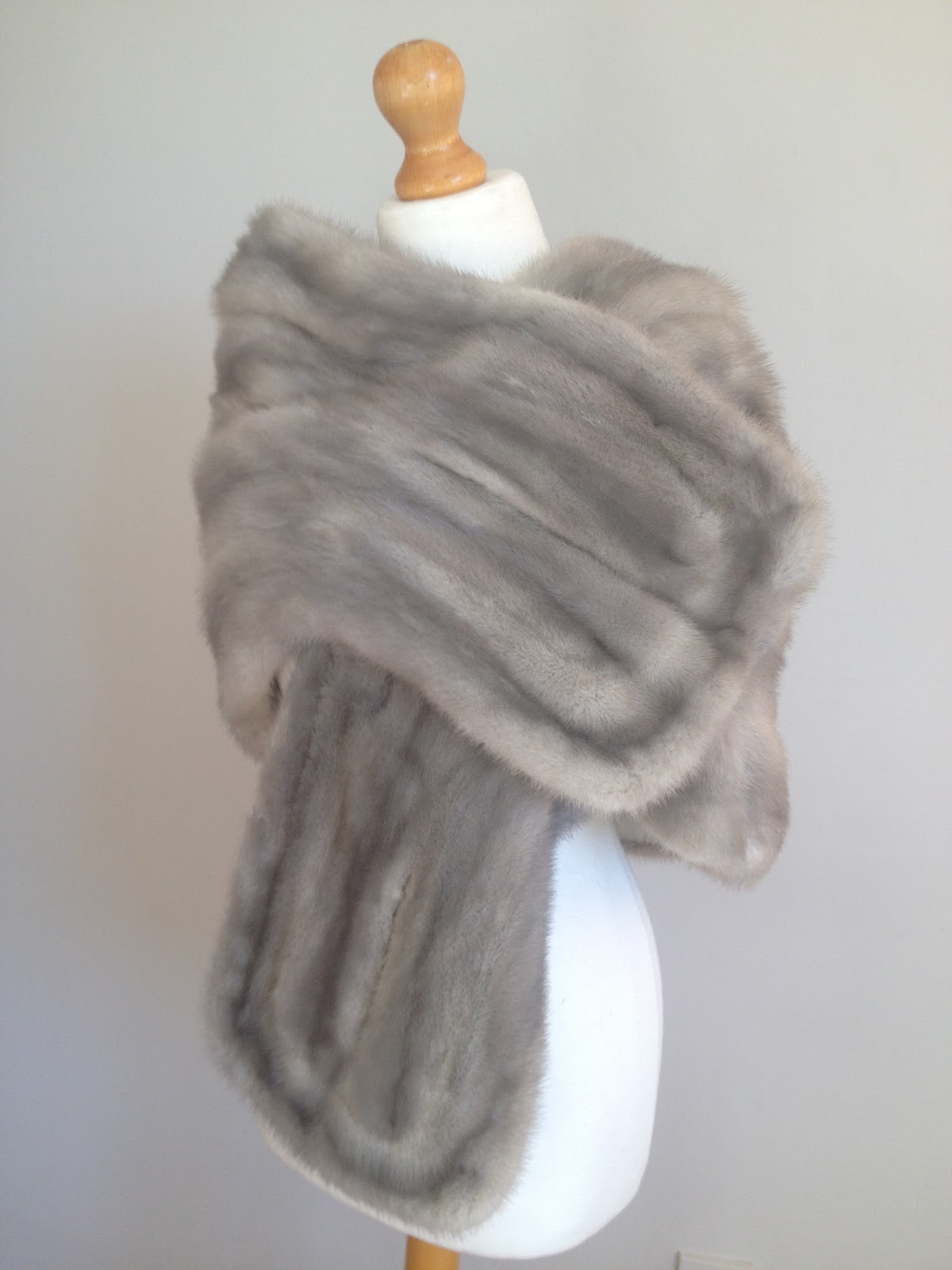 Vintage Wonderland: BEAUTIFUL VINTAGE CERULEAN SILVER-BLU MINK FUR ...