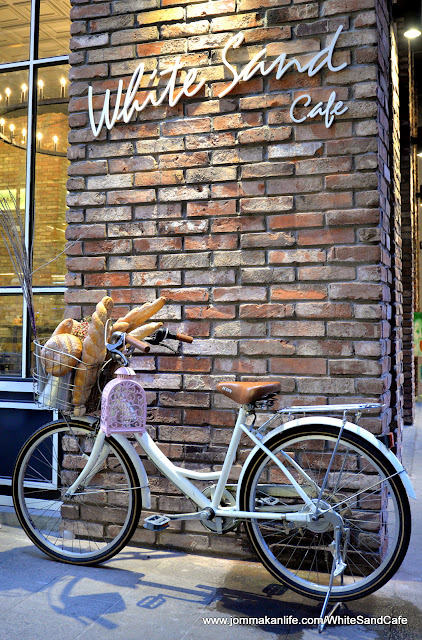 JOM.MAKAN.LIFE.: WHITE SAND MAKES WAVES