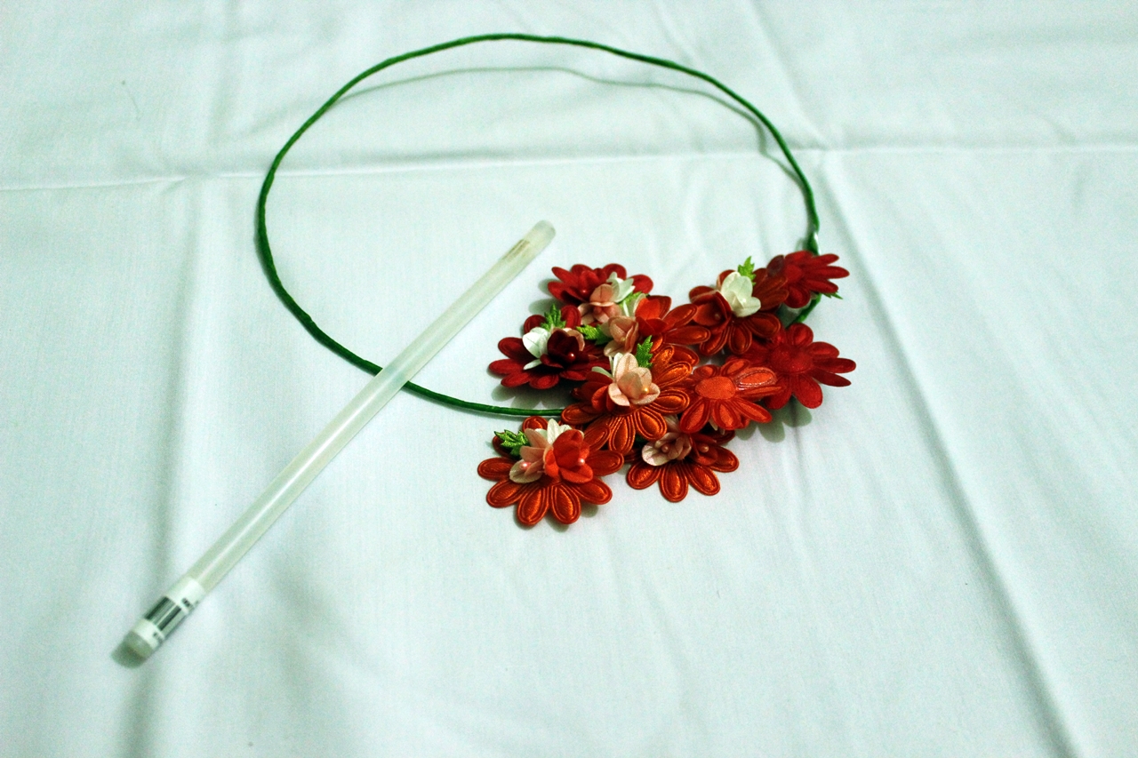 A COLORFUL LIFE: Cara Membuat Froal Crown (MAHKOTA BUNGA)