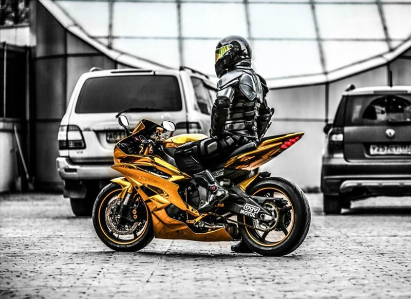 Sportbike Yamaha R6 Gold Chrome Batman - My Interests