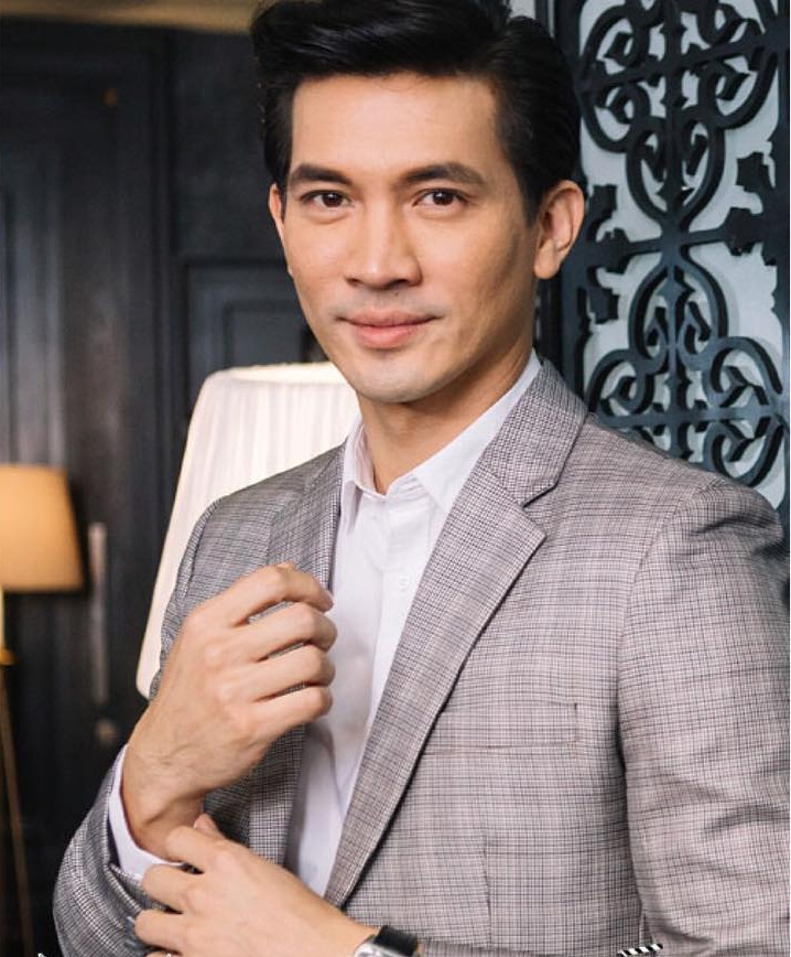 Ken Theeradeth And Wife