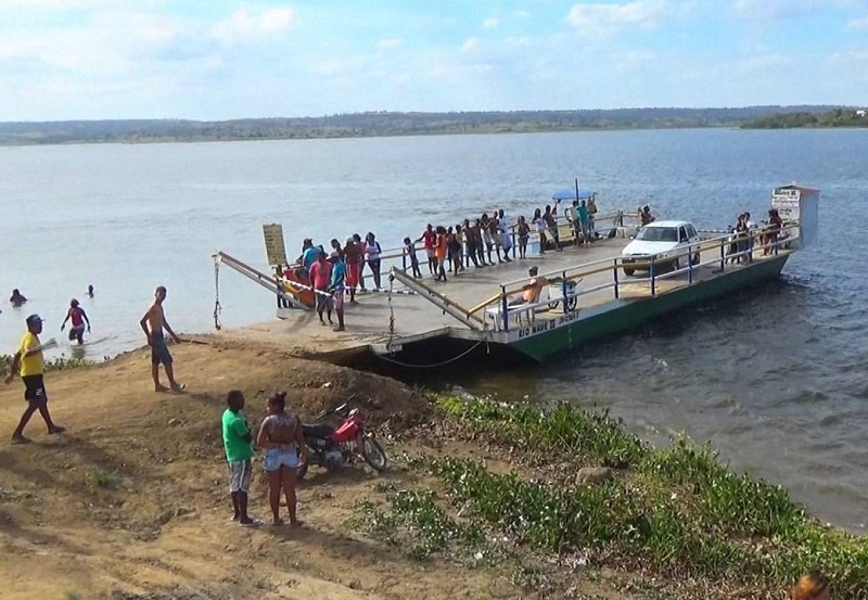 Marinha embarga balsa que faz travessia entre Cabaceiras do Paraguaçu e ...