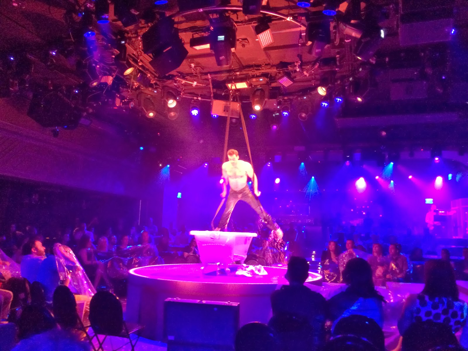 LAS VEGAS DAZE: Rose.Rabbit.Lie-It's a restaurant, it's a show, it's fun!