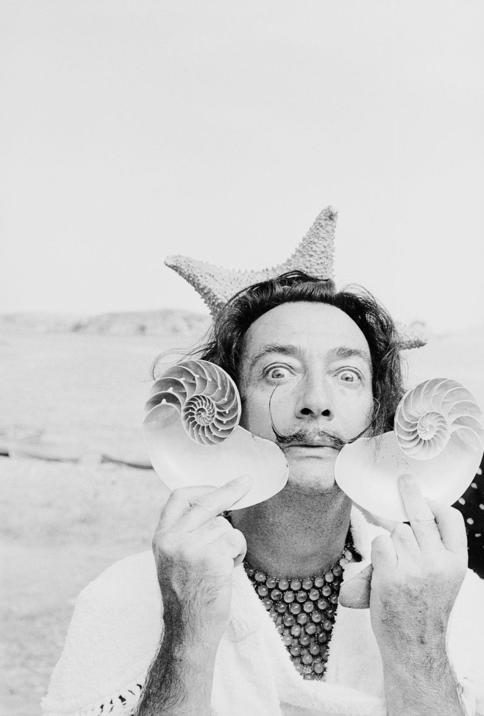A Day With Salvador Dalí: Hilarious Photographs of Dalí at His Home in ...