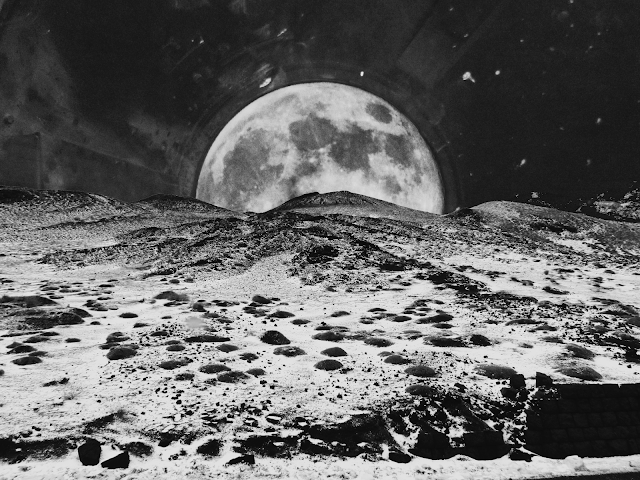 Spotlight Moon - Photoshop