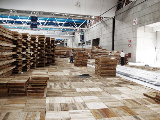 podio: Pabellón temático Palets por Arroyo Solís Agraz