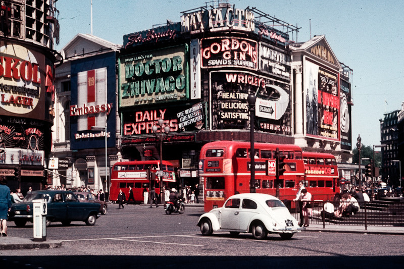 Incredible Color Photos Captured London's Street Scenes in 1966 ...