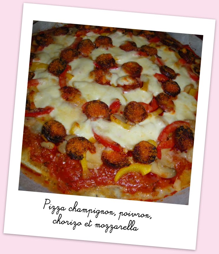 Cuisine et cetera !: Pizza champignon, poivron, chorizo et mozzarella