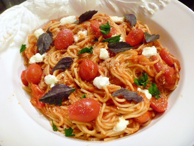 Slice of Southern: Spaghetti with Tomato Basil Sauce