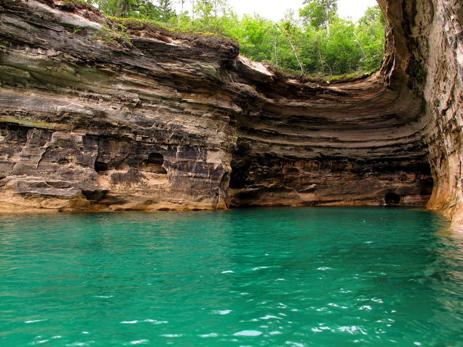 PICTURED ROCKS NATIONAL LAKESHORE LOOP TRIP & SHIPWRECKS - ADAM HAYDOCK