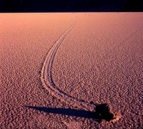 Mysterious Moving stones of Racetrack Playa ~ The Amazing Facts and ...