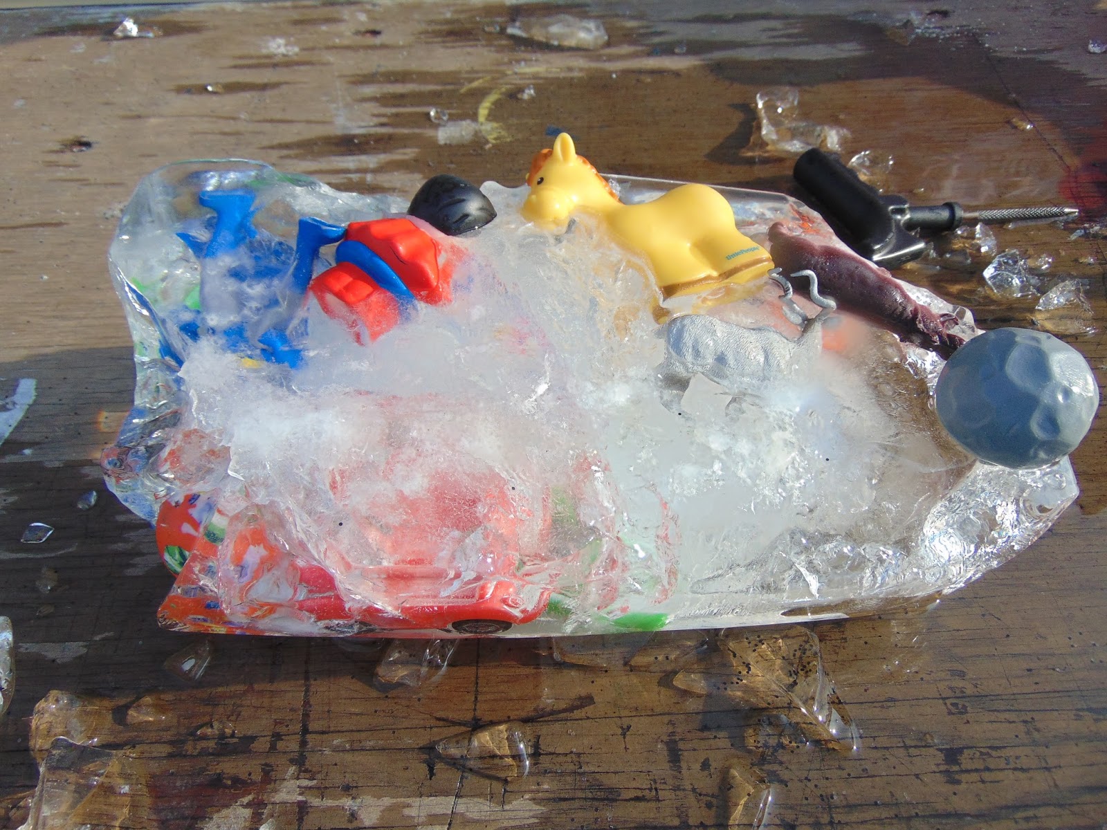 BrayHud's World : Frozen Block of Ice Treasure Hunt for Toys!