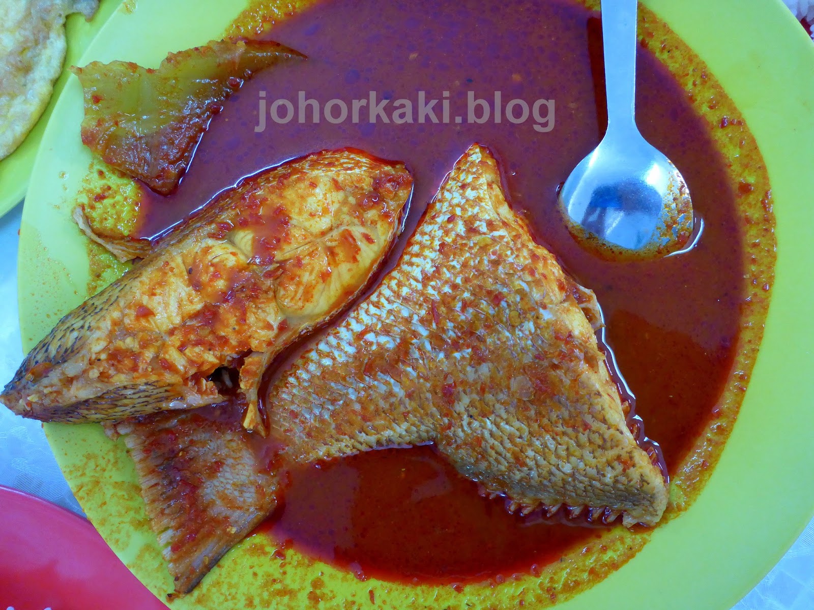 Asam Pedas Mak Limah in Batu Pahat (Rasa Idaman Asli) ⭐⭐⭐⭐ |Tony Johor ...