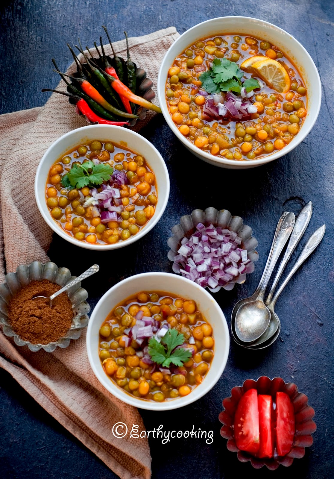 Earthycooking : Ghugni/Curried Whole Peas