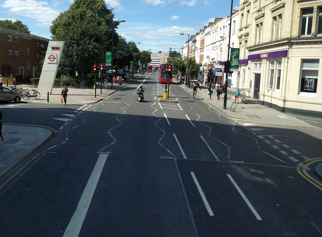 Hackney cyclist: Cycling with buses in Hackney