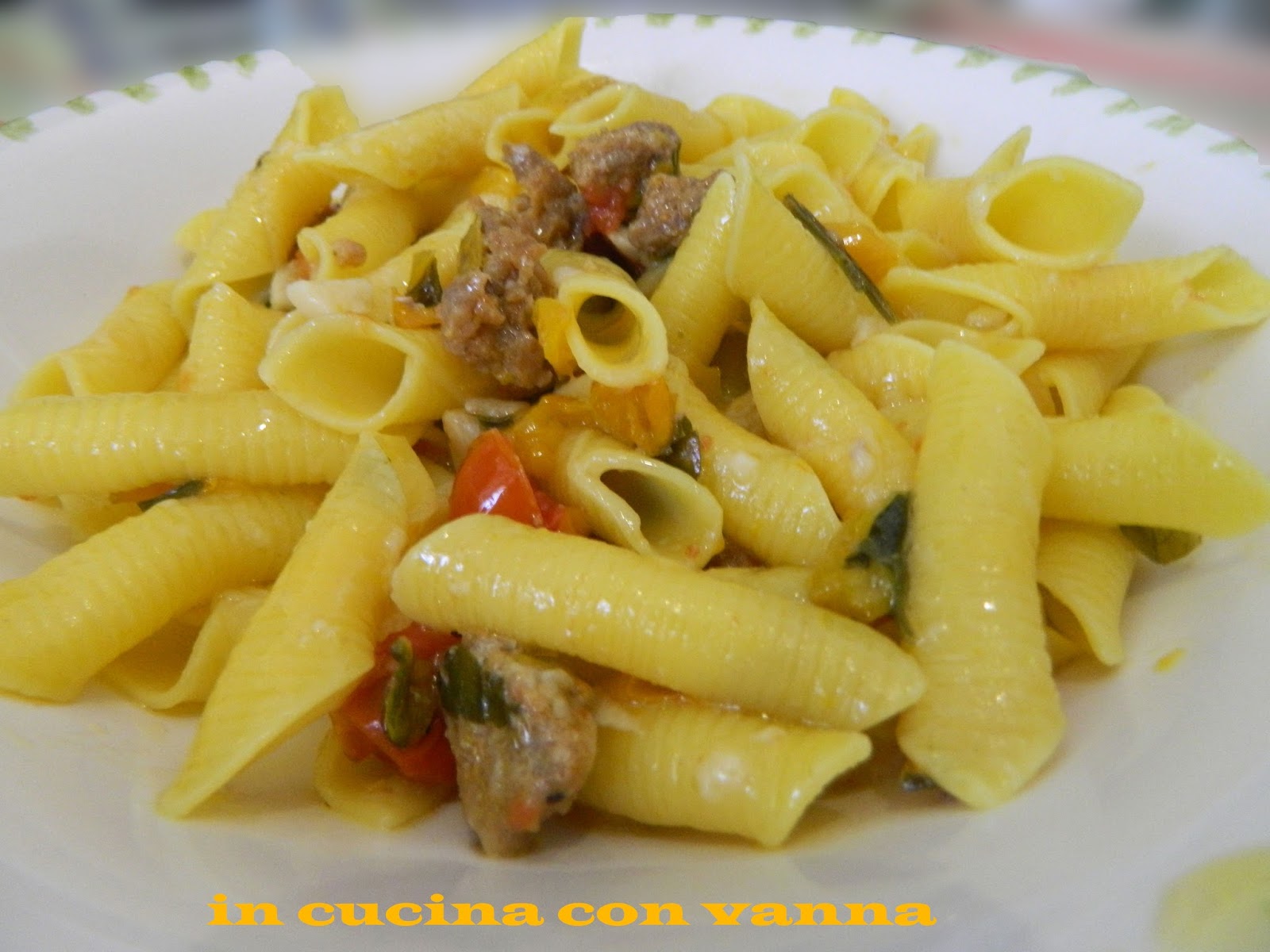 in cucina con vanna: Garganelli all'uovo con peperoni e salsiccia