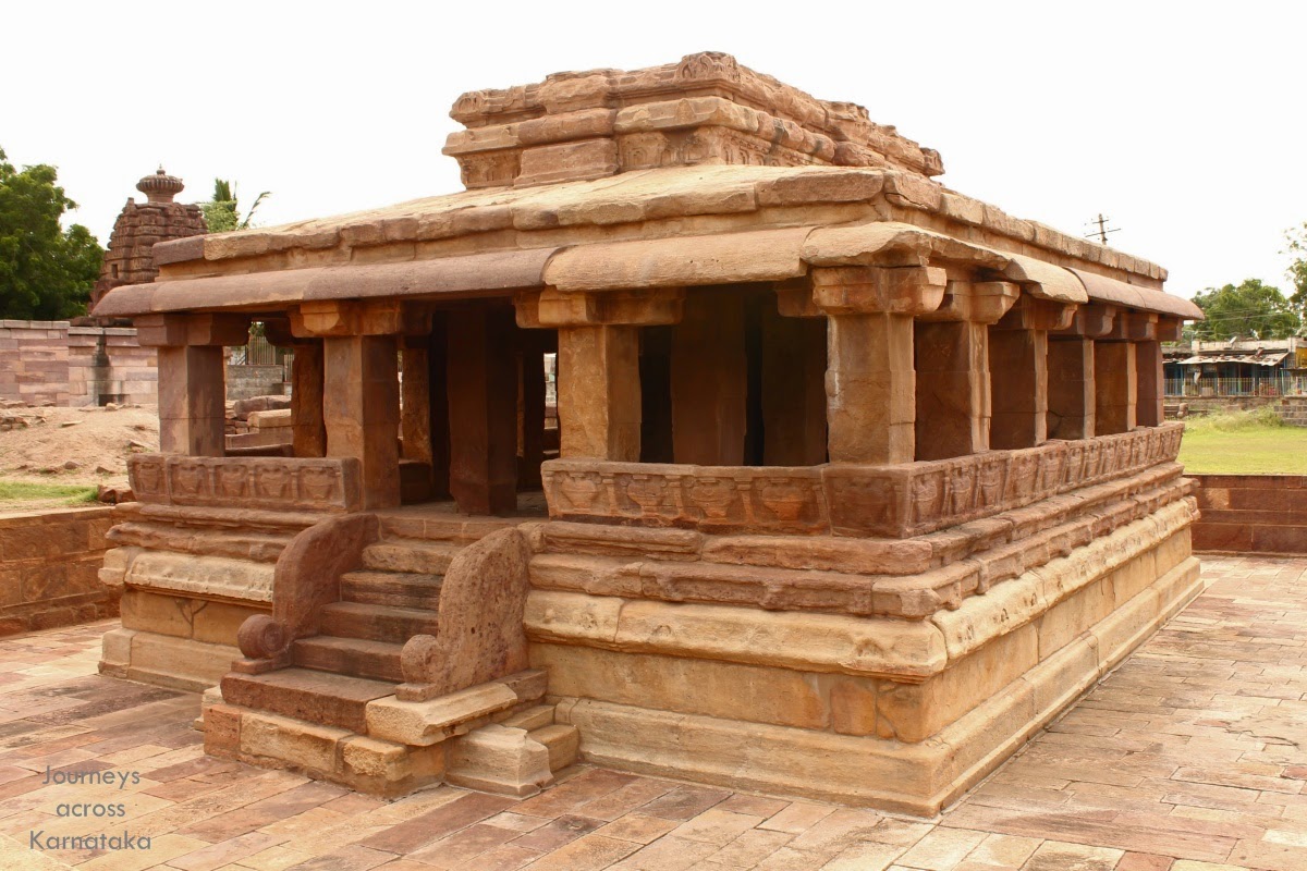 Journeys across Karnataka: Lad Khan temple & Gaudara Gudi