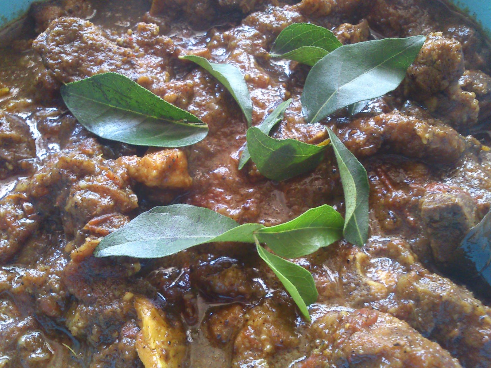 KonjamTadka ....My kitchen diary: MILAGU KARI KUZHAMBU / PEPPER MUTTON ...