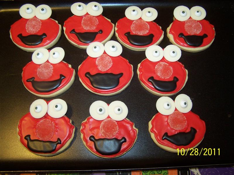 Susie's Home and Hobbies: Skull and Elmo Cookies! :) YUM! (3rd try)