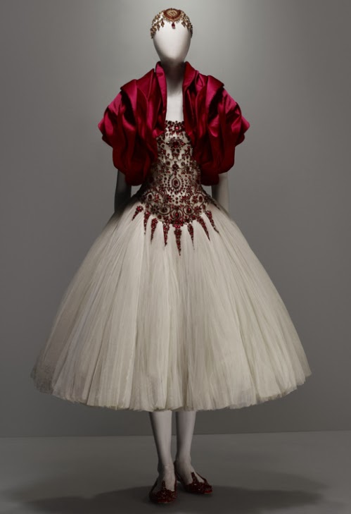 Romanticism history: Design-Fashion inspired from Romanticism Period