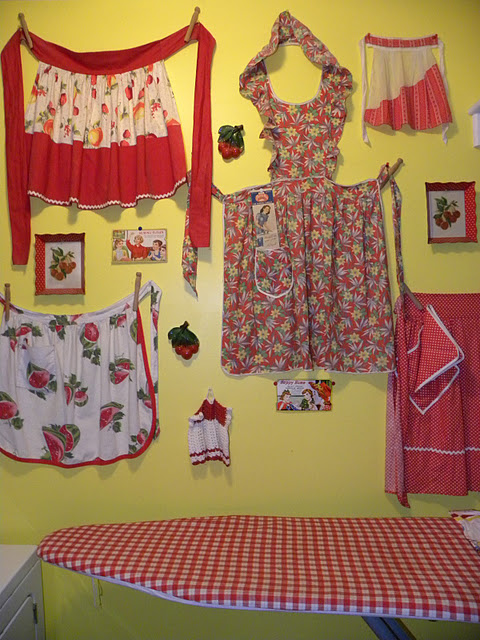 Zetta's Aprons: Vintage Aprons at Last!