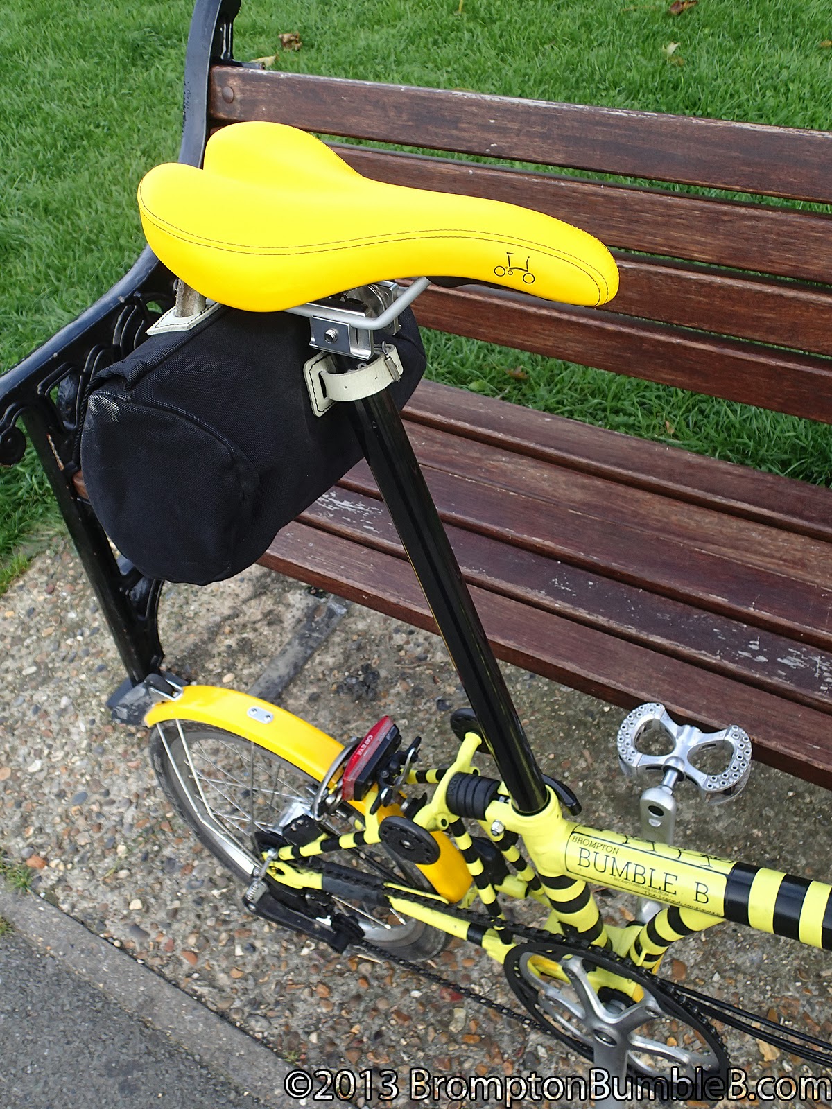 The Legend of the Brompton Bumble B: Does my butt look yellow in this?