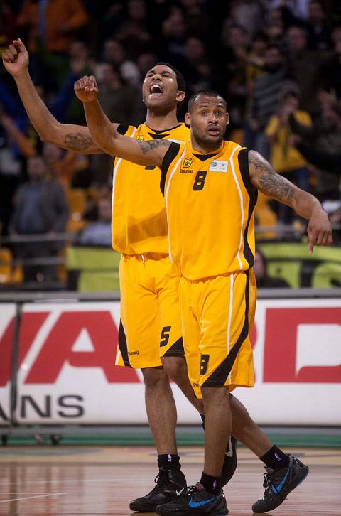 ΣΕ ΚΑΛΟ ΔΡΟΜΟ ΤΖΕΗΜΣ ΚΑΙ ΛΟΥΚΑΣ – Hoopfellas