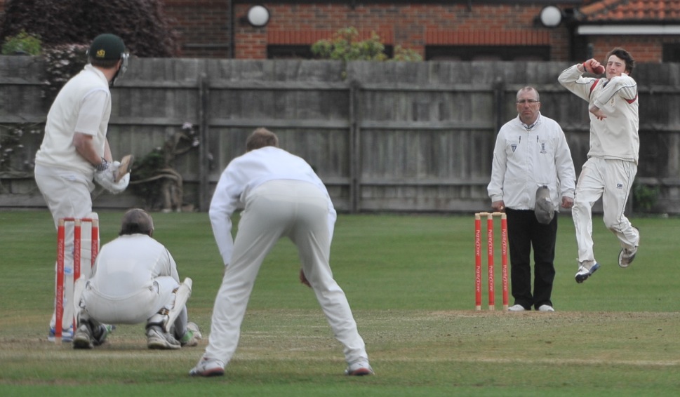 LINCS CRICKET LATEST: ONLY 10 TO BAT FOR LINDUM
