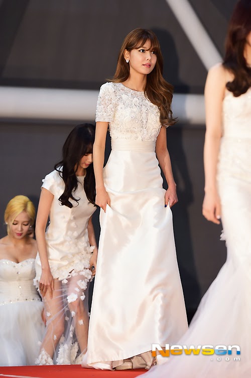 Girls' Generation at the red carpet of the 2014 KBS Music Festival ...