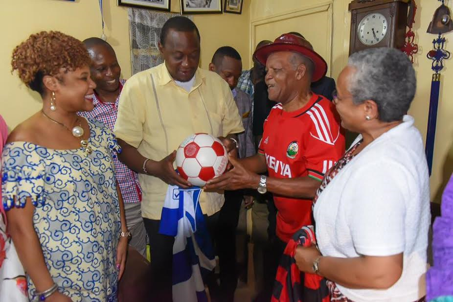 President Uhuru finally meets ailing soccer star, Joe Kadenge, to ...