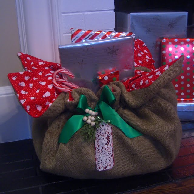 Rachael Rabbit: Giveaway & Tutorial: Santa Gift Sack