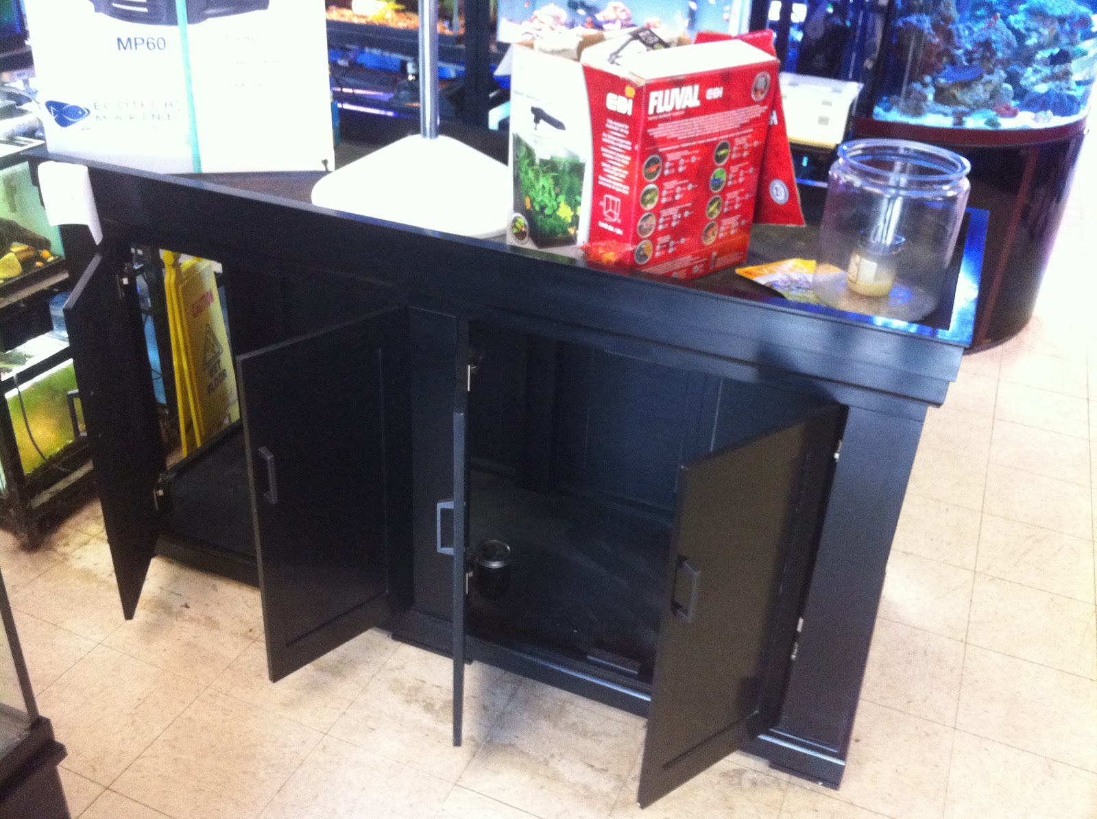 IDVW Design: 180 gallon peninsula stand at Skipton's Unique Aquaria