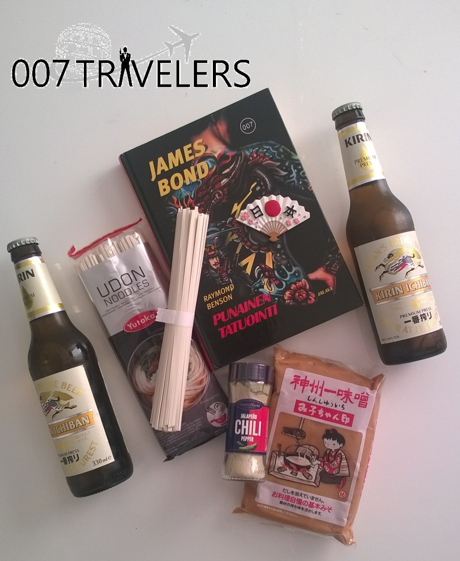 007 Food: Bowls of udon and hot broth mixed with fried soybean curd ...