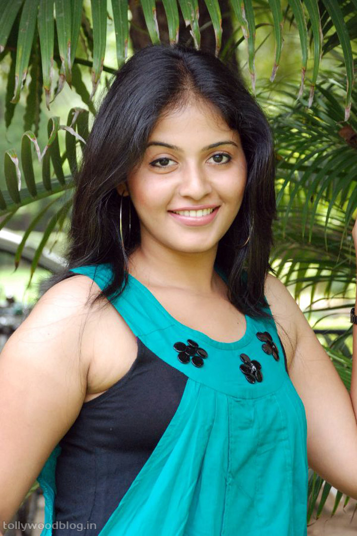 Actress Anjali New Photos, Anjali hot photoshoot stills