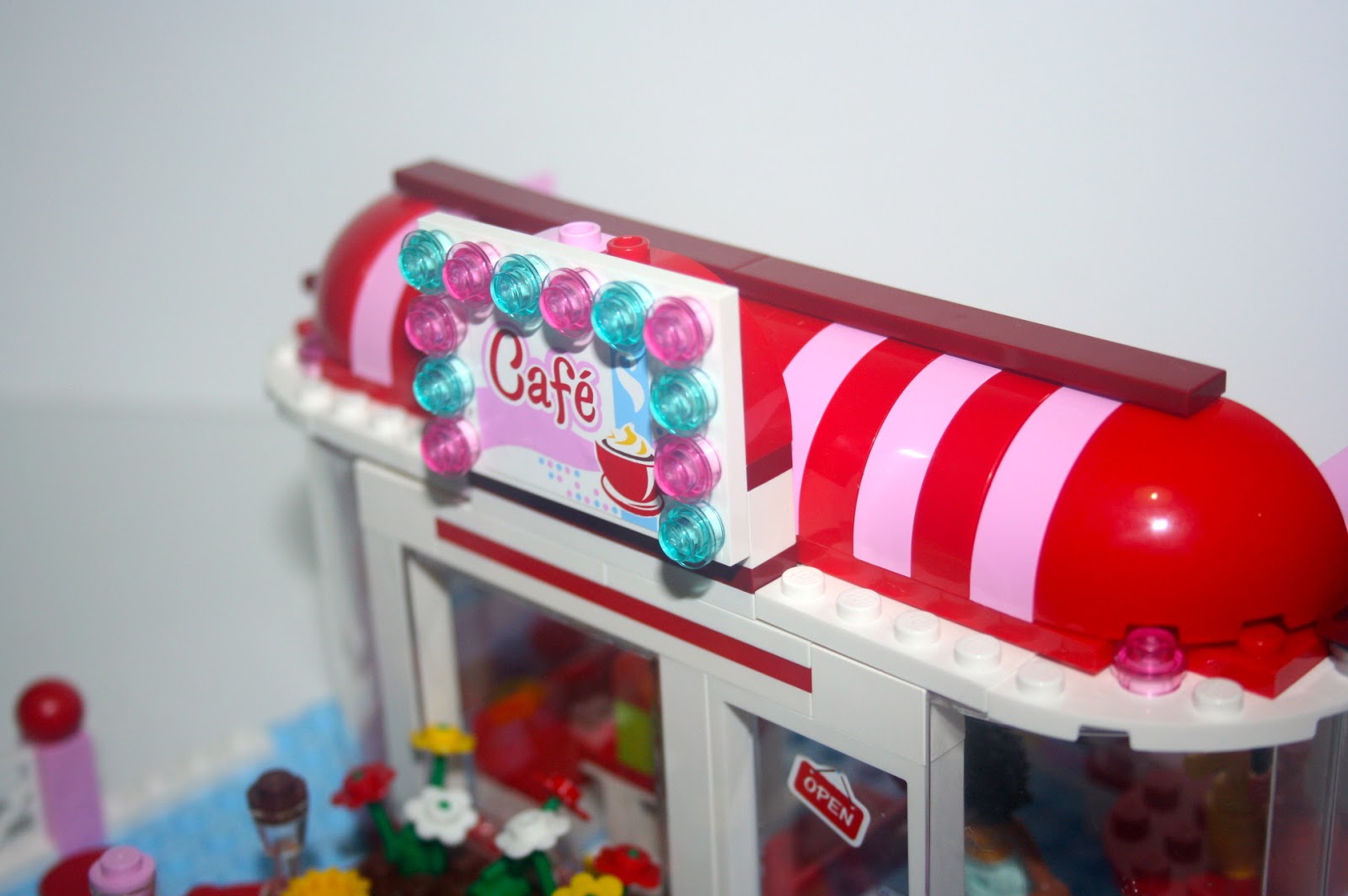 EL DRAGON DORADO: OTROS JUGUETES