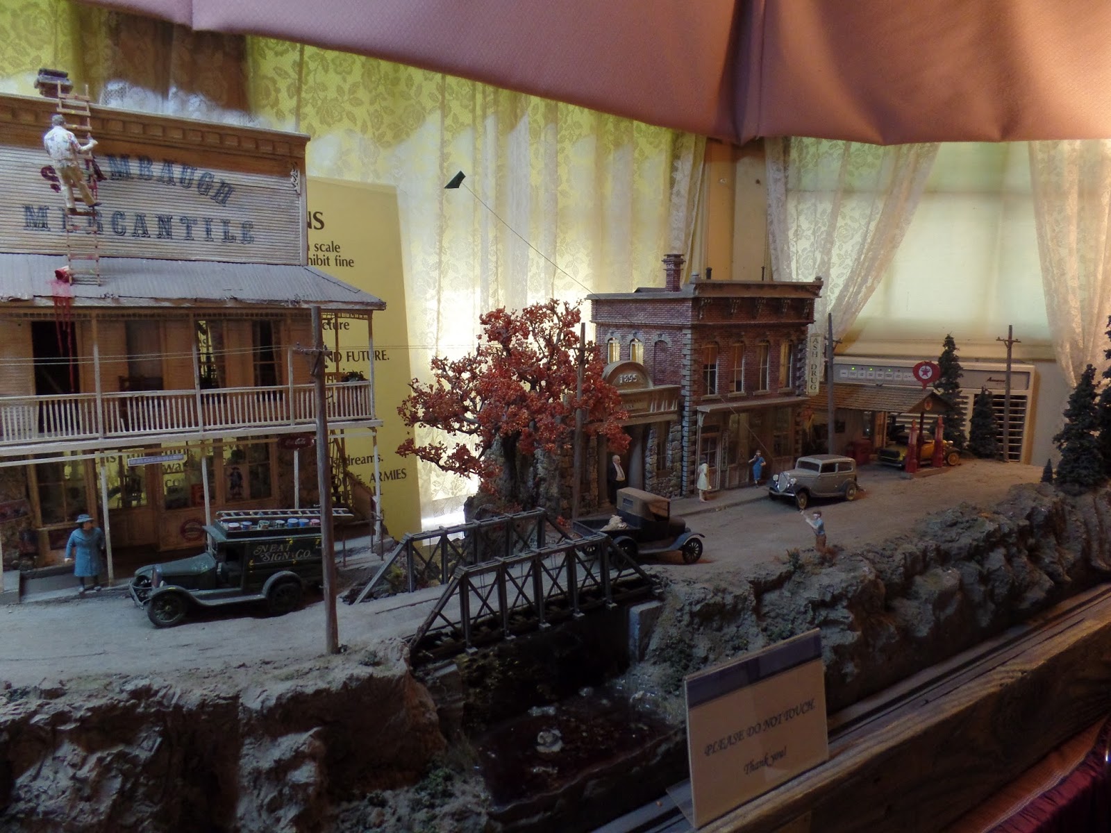 Itty Bitty Adventures: Miniature Monday: Denver Museum of Miniatures ...