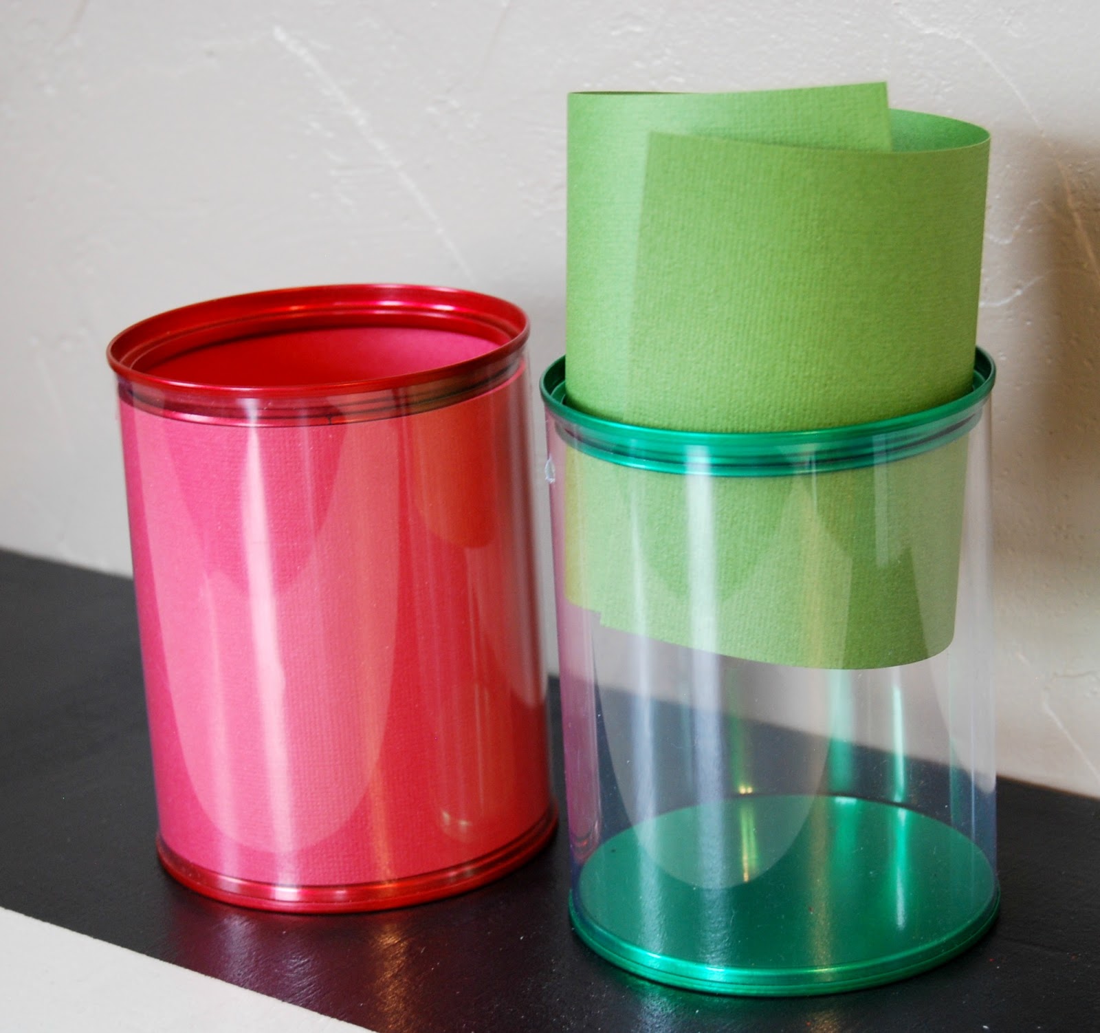 Christmas Candy Drum Neighbor Gift + Free Printable - Girl Loves Glam