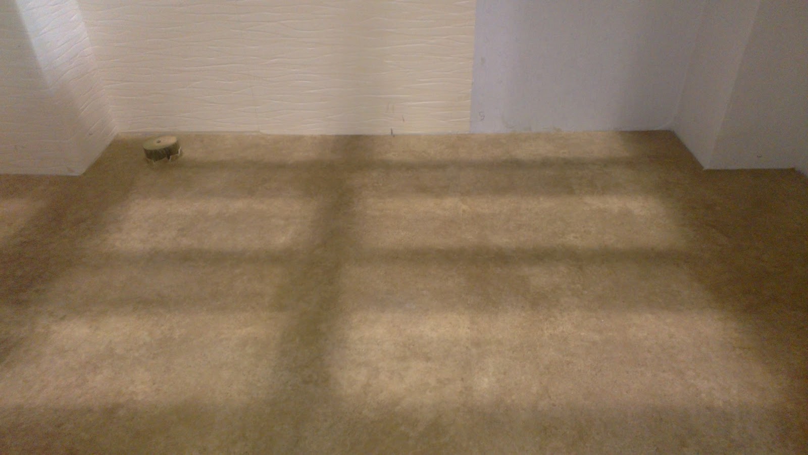 remppapirkon päiväkirja: Laminaatti,listat ja muovimatto