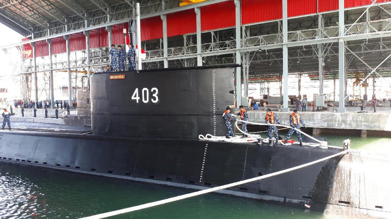 DEFENSE STUDIES: KRI Nagapasa 403 Tiba di Surabaya