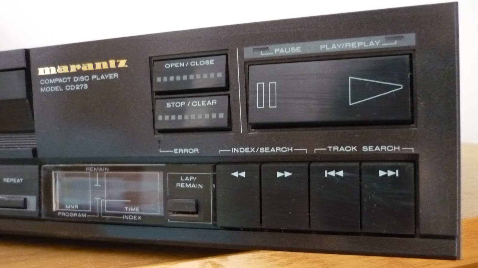 M i c r o C o s e: Recensione Compact Disc Player | Marantz CD273 (1988)