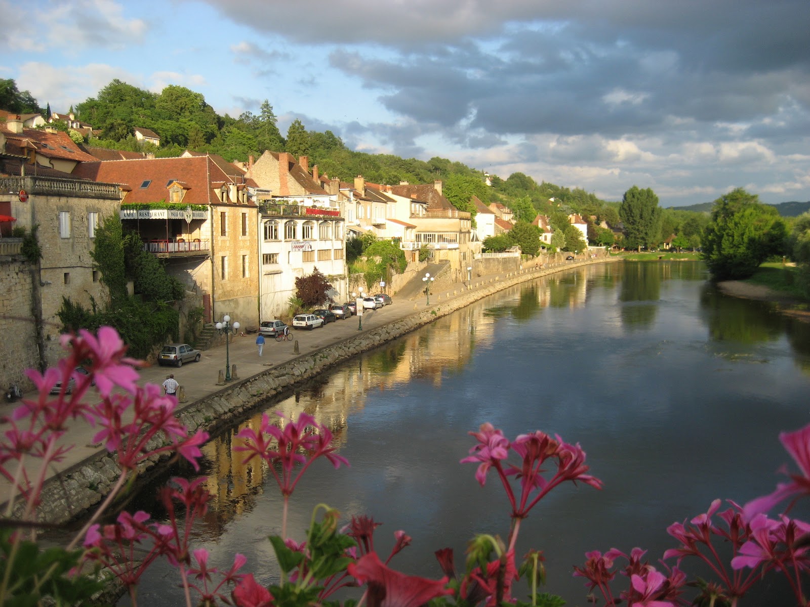 Ten Friends in France: Le Bugue: Our Home Base in Dordogne