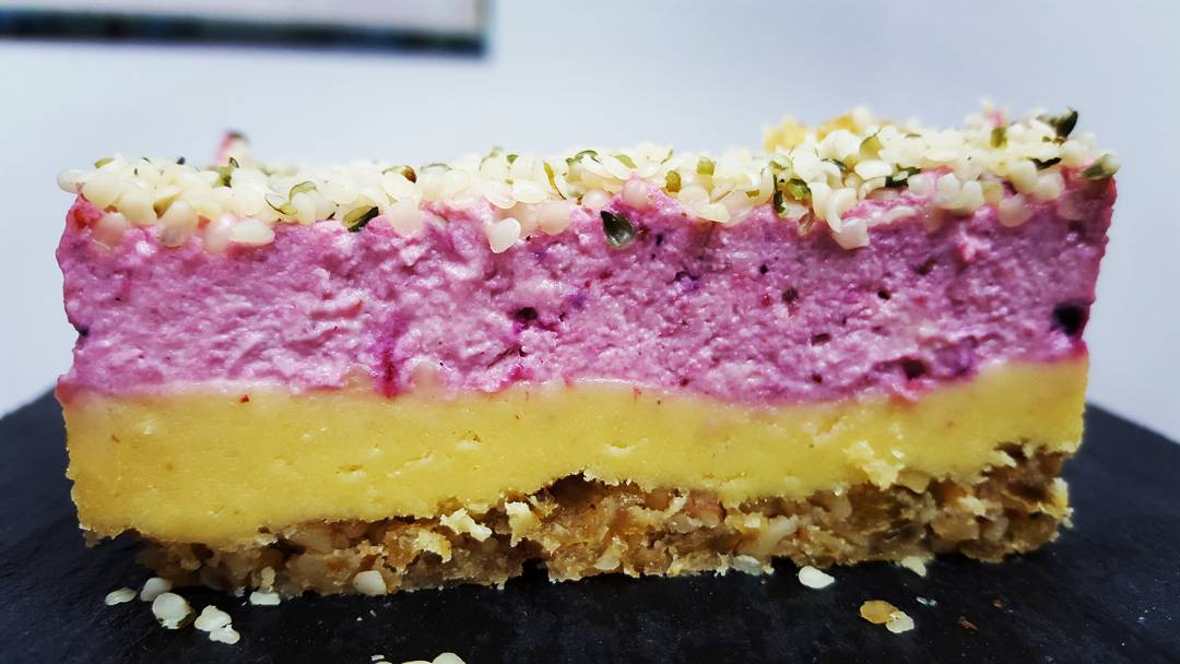 VARJACOM KROZ SVET: MOJA PRVA SIROVA TORTA