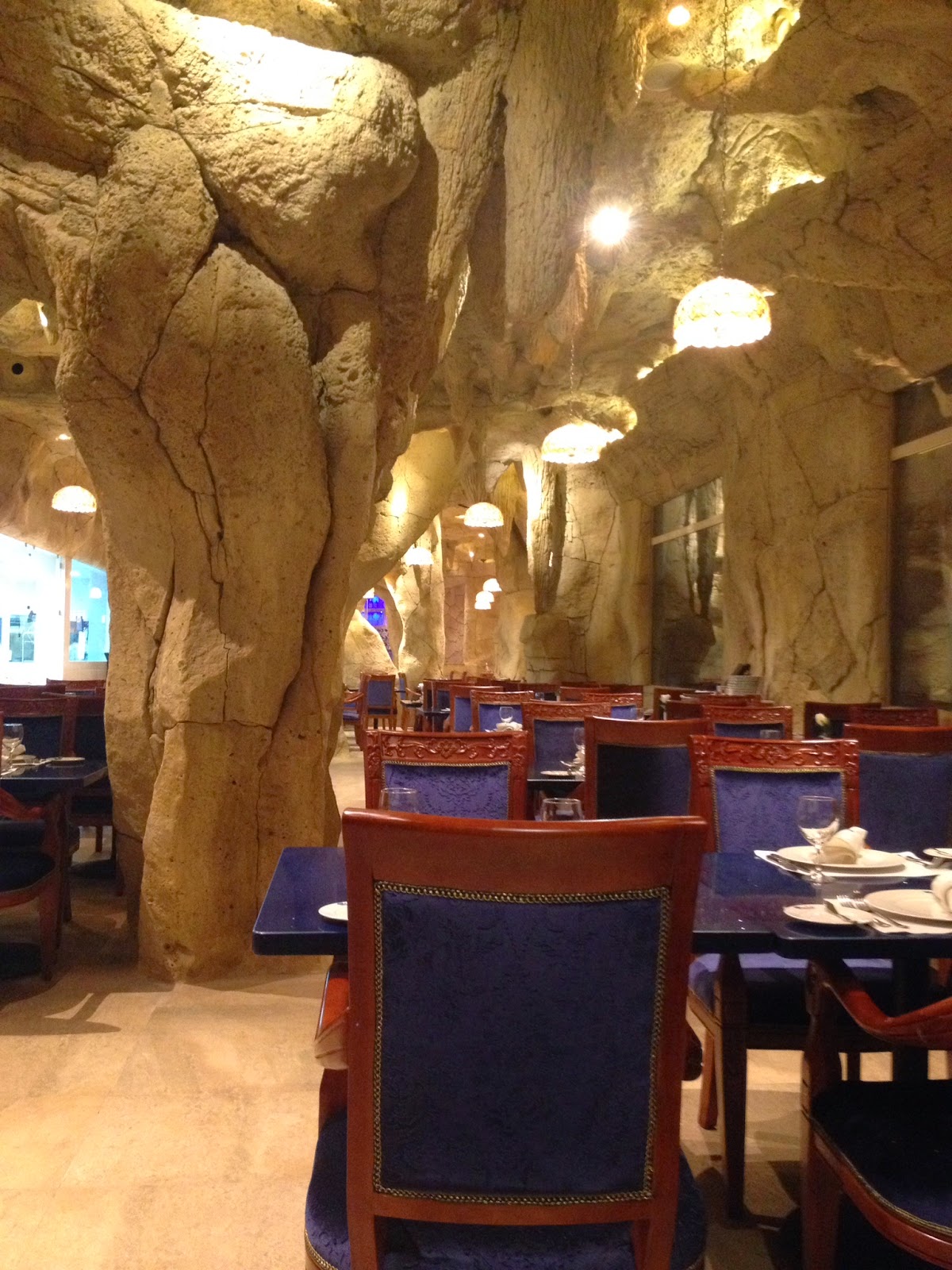 Oman? Oh My!!: The Cave Restaurant in Muscat