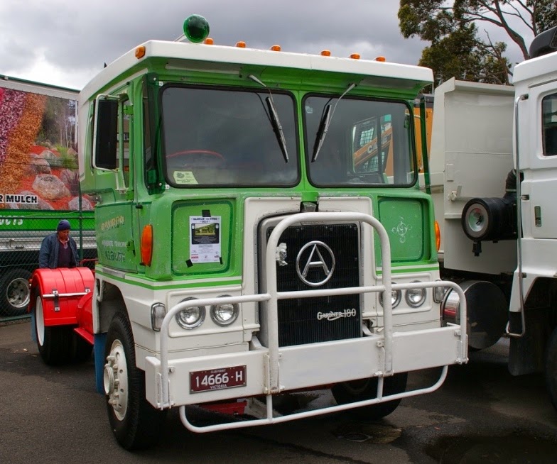 Historic Trucks: H.C.V.C Display Day at Sandown 2013 - Atkinsons to Commers