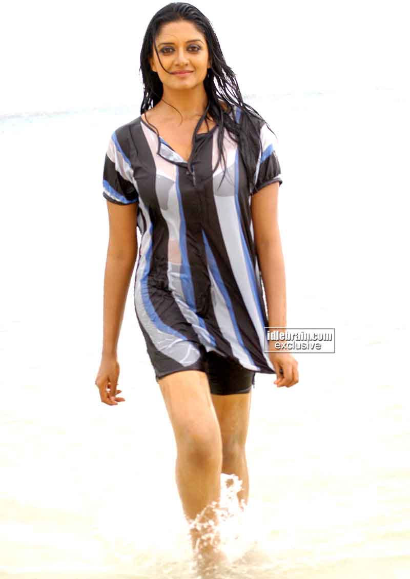 Hot Vimala Raman in Black bikini ,Vimala Raman Cleavage, Vimala Raman ...