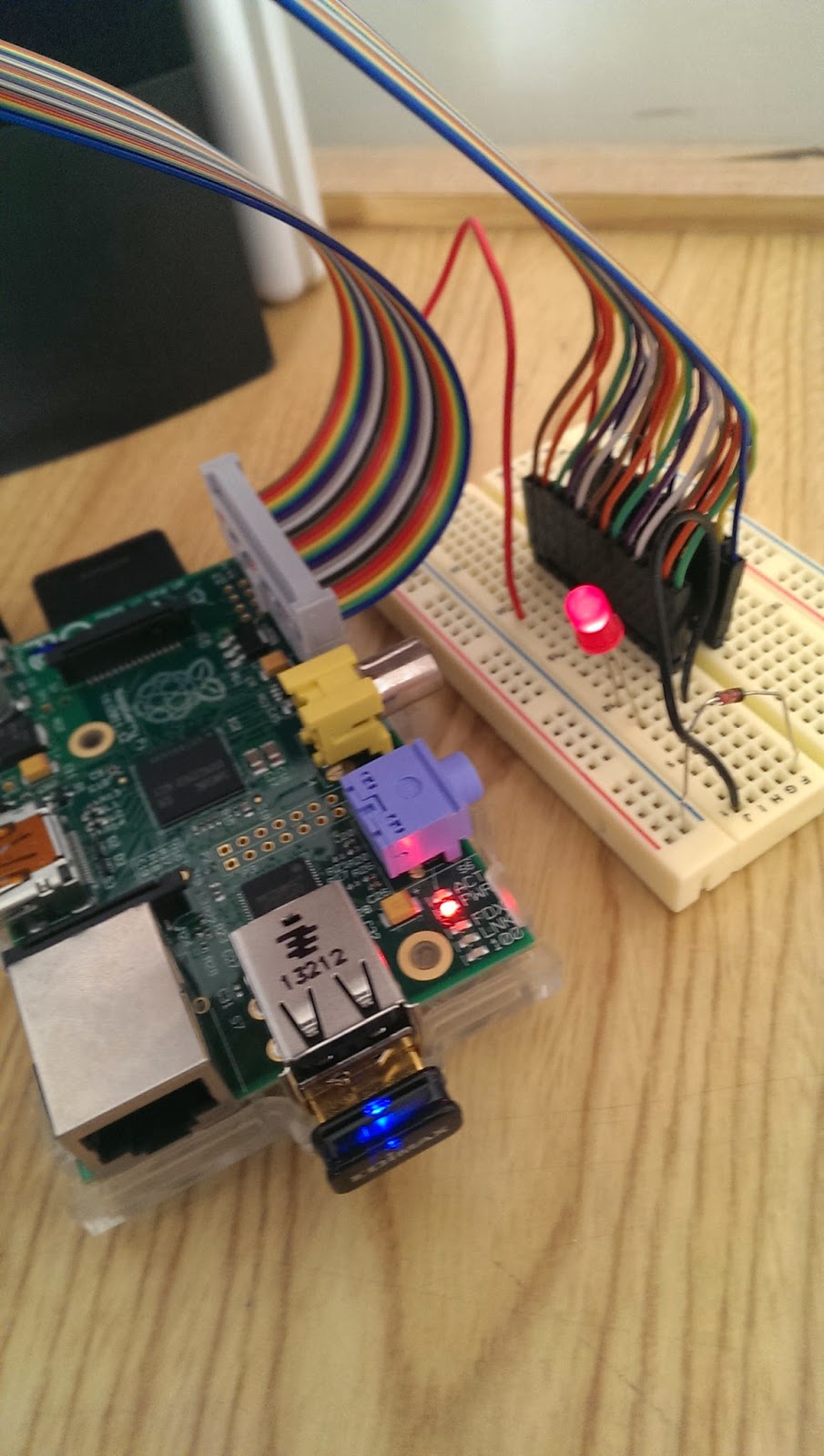 HedgeHao: LiveCode + Raspberry Pi - Light up a LED