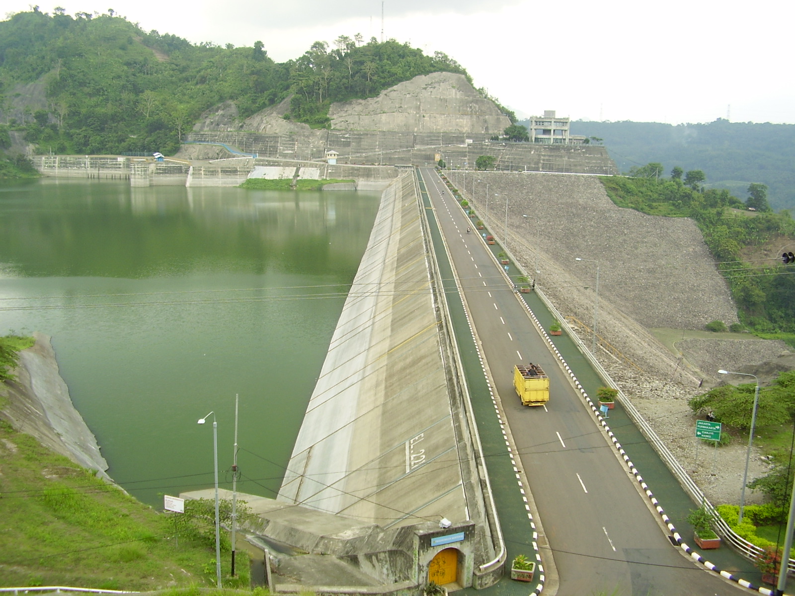 Dhe Thiwie Ndutz Luchu: Objek Wisata Cianjur (Waduk Cirata)