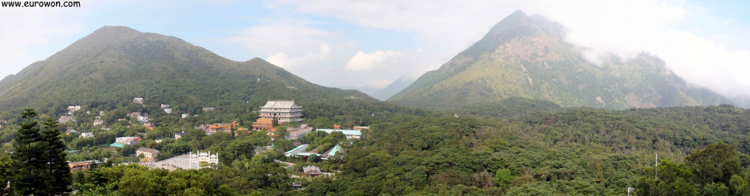 El Monasterio Po Lin frente al gran Buda Tian Tan de Lantau (Hong Kong ...